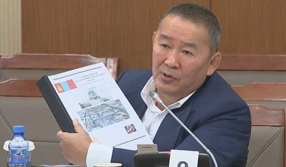 Х Баттулга Сайншандын аж үйлдвэрийн паркийн ажлыг би өөрөө хариуцвал дуусгаж чадна